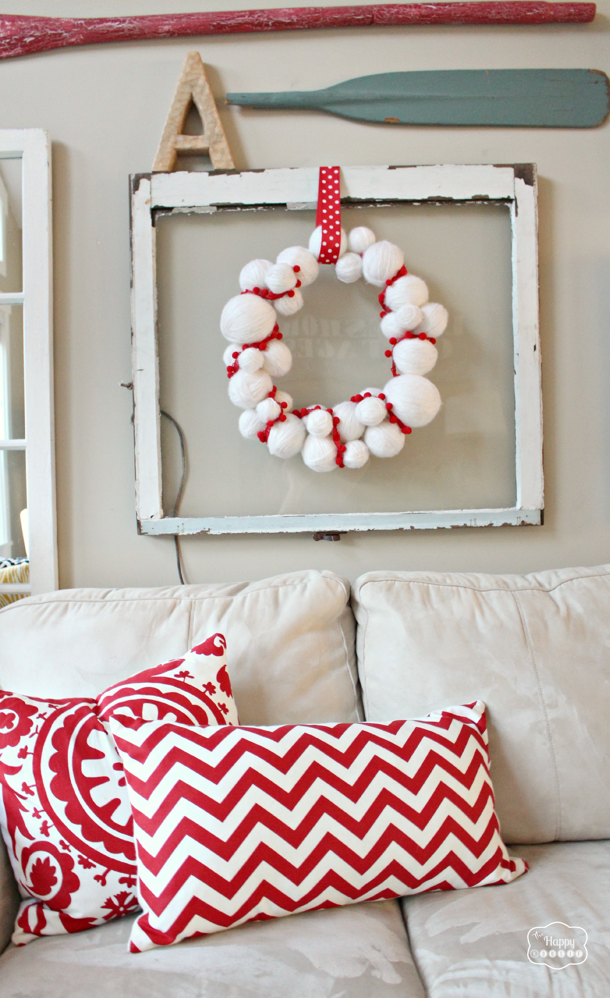 Yarn Snowball Christmas Wreath and Nine Other Awesome Wreath Ideas ...