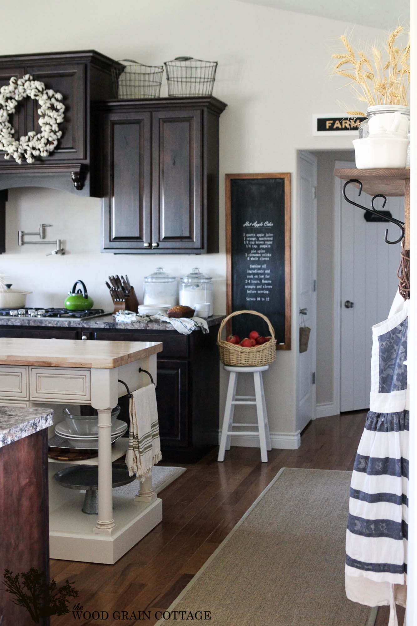 Stunning Cottage Kitchen {The Wood Grain Cottage} | The Happy Housie