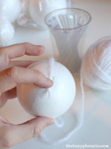 Easy Adorable DIY Yarn Snowball Christmas Wreath | The Happy Housie