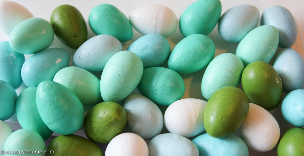 Easy DIY Speckled Easter Egg Garland | The Happy Housie