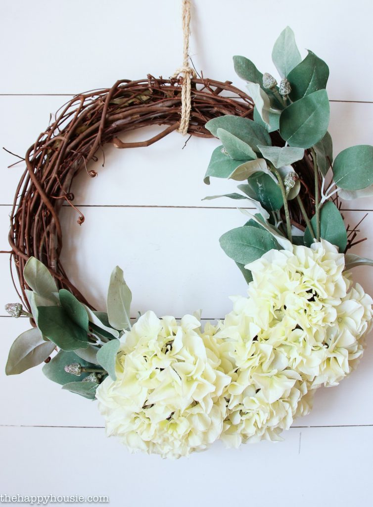 Five Minute Hydrangea Fall Wreath | The Happy Housie