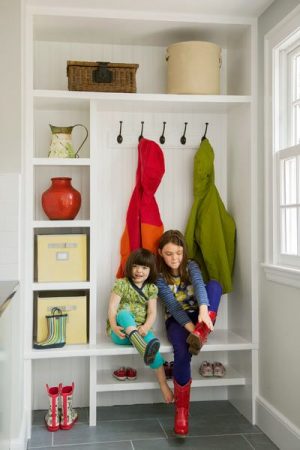 Pretty & Functional Small Entry Ways | The Happy Housie