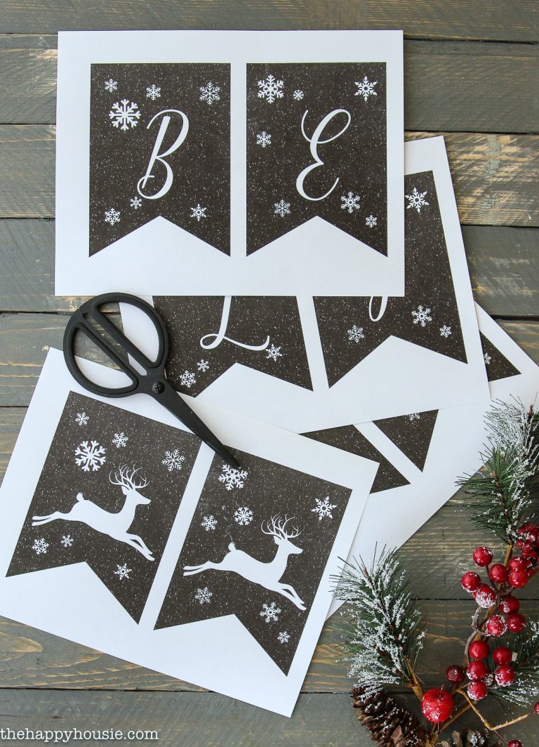 Faux Chalkboard Free Printable Christmas Banner | The Happy Housie