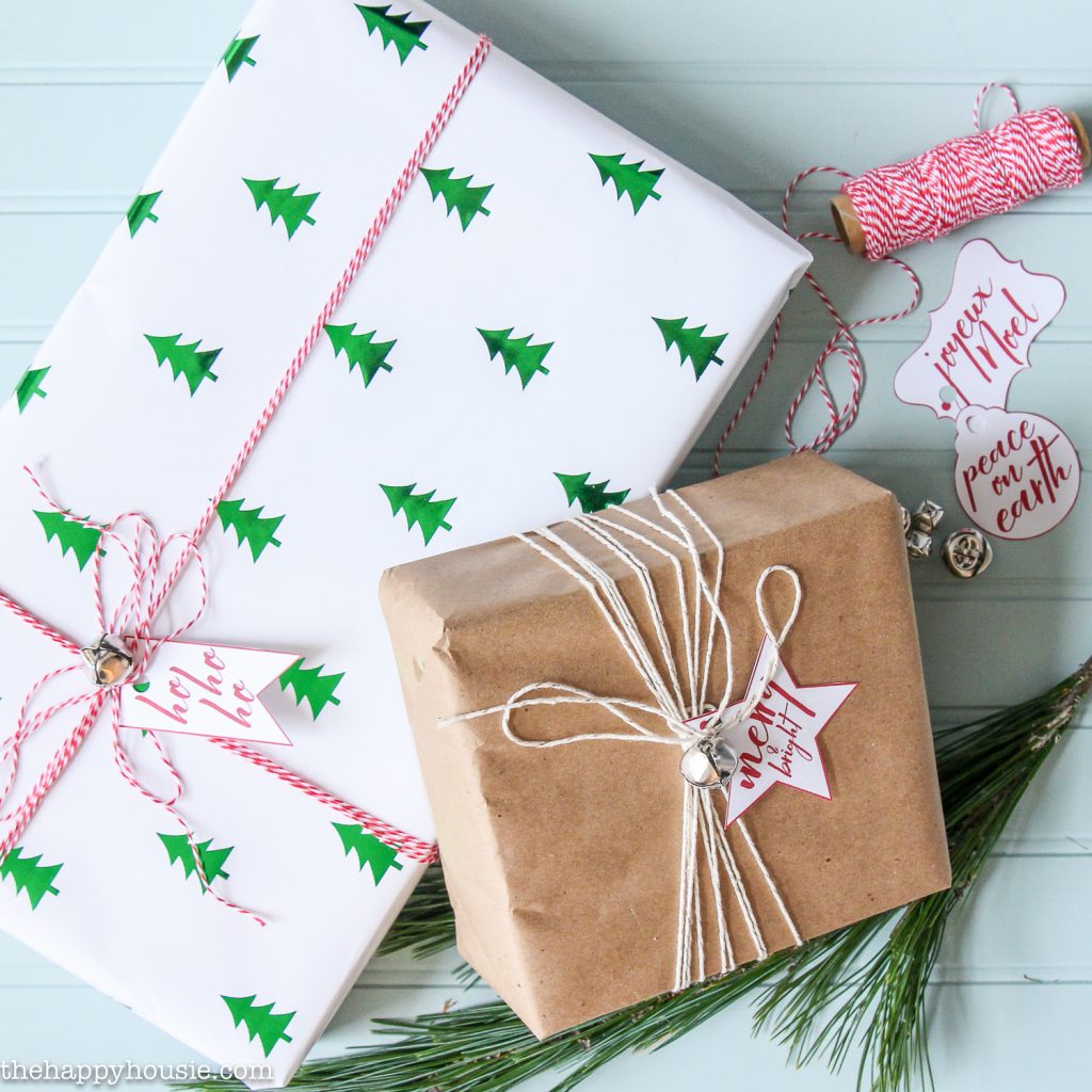 Free Christmas Printables for Thrifty Holiday Decorating | The Happy Housie