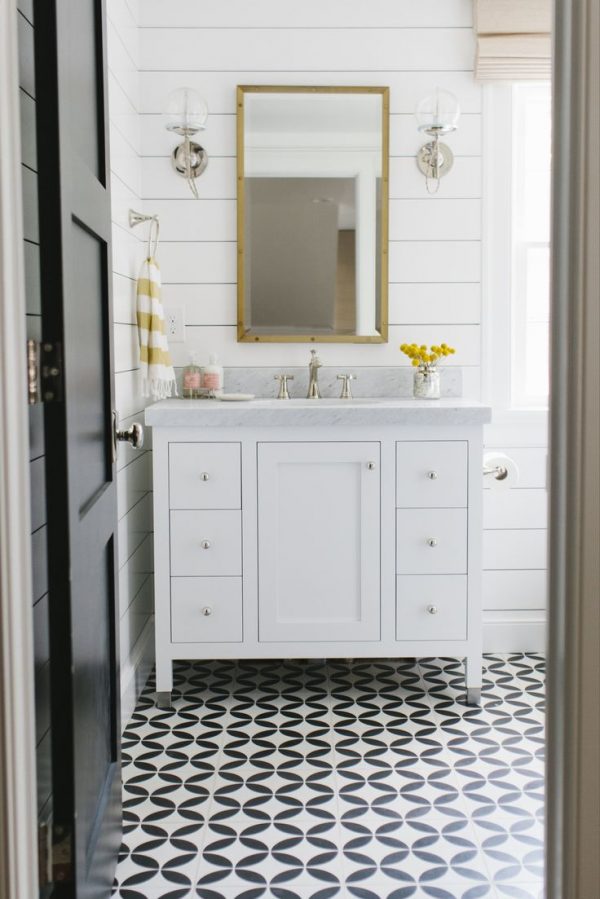 25 Stunning Bathrooms with Gold Hardware | The Happy Housie