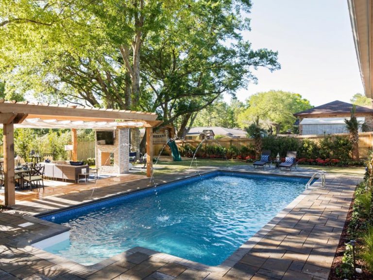 Beautiful Back Yard Swimming Pool Inspiration | The Happy Housie