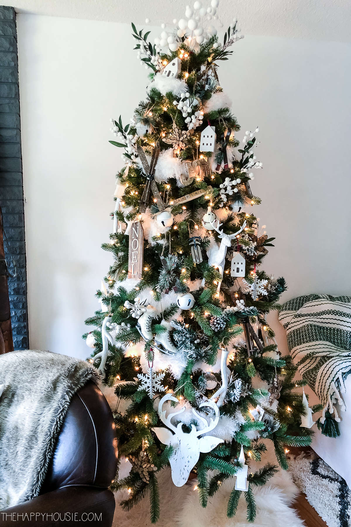 Scandi Neutral Christmas Tree Decorating Ideas | The Happy Housie