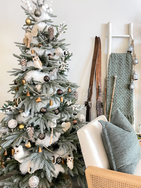 Scandi Neutral Christmas Tree Decorating Ideas | The Happy Housie
